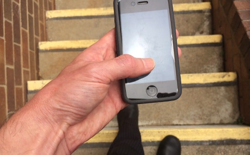How texting turns you into a walking disaster | Western Sydney University